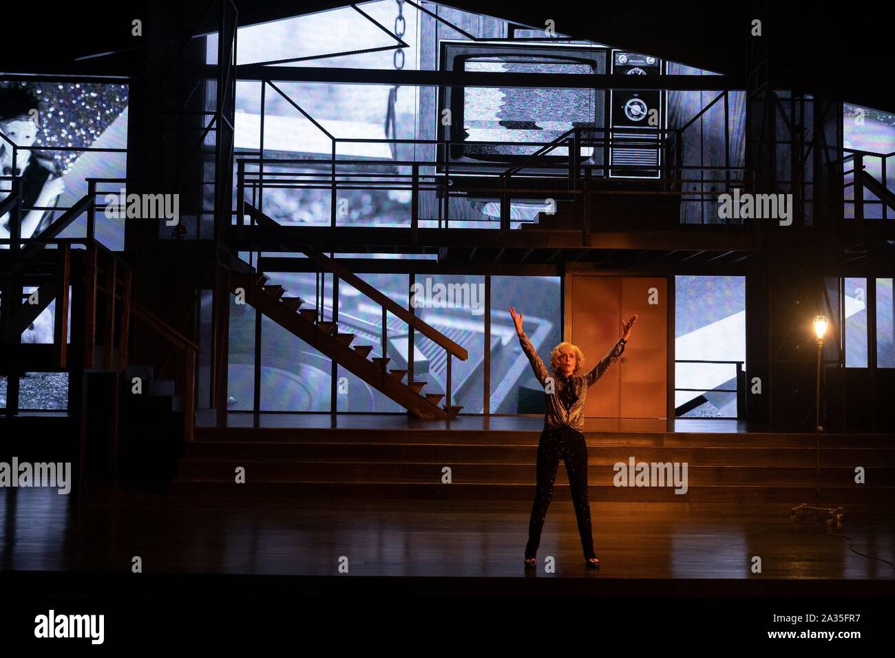 Jill soloway judith light hi-res stock photography and images - Alamy