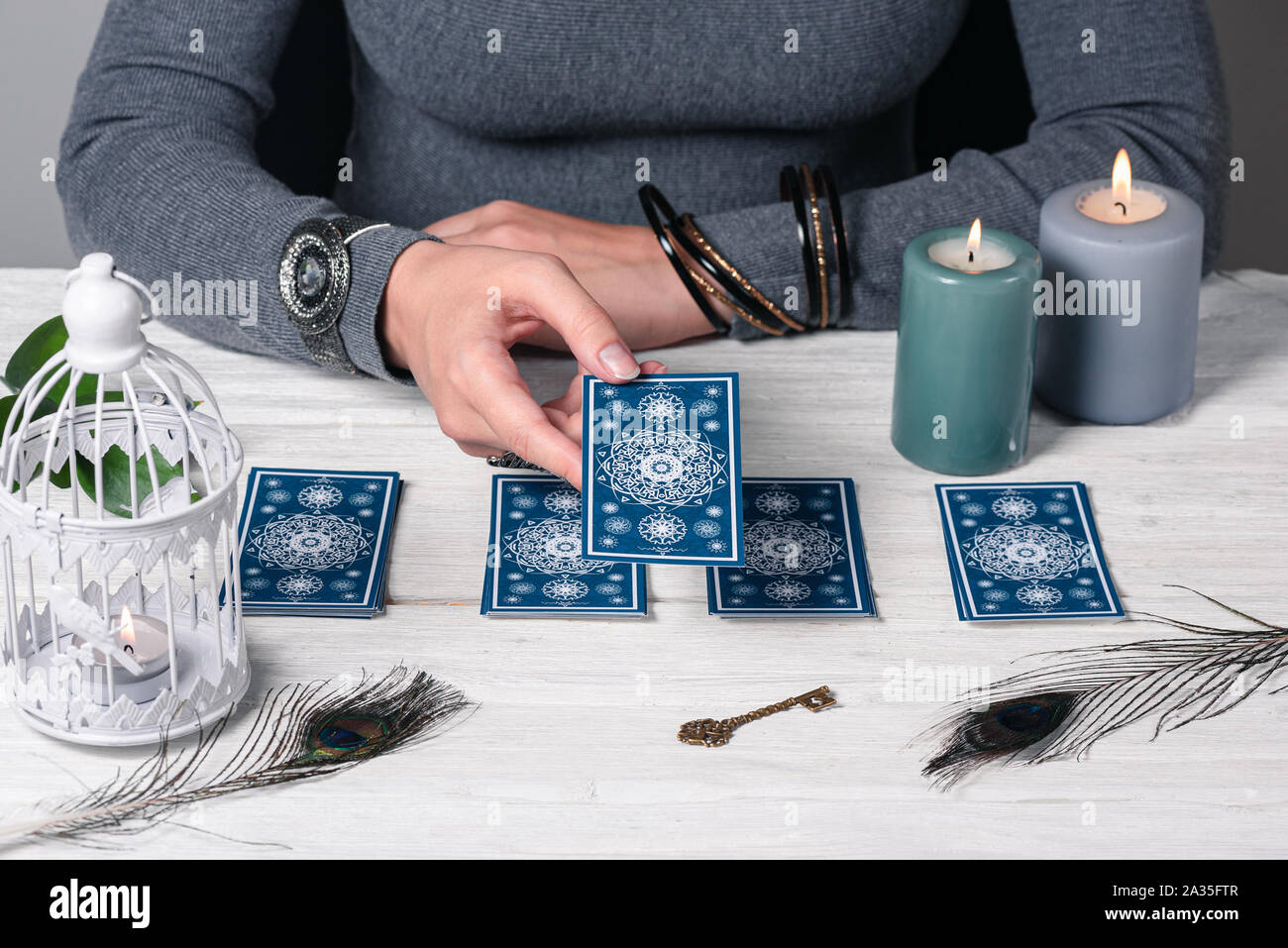 Fortune teller reading future by tarot cards concept Stock Photo - Alamy