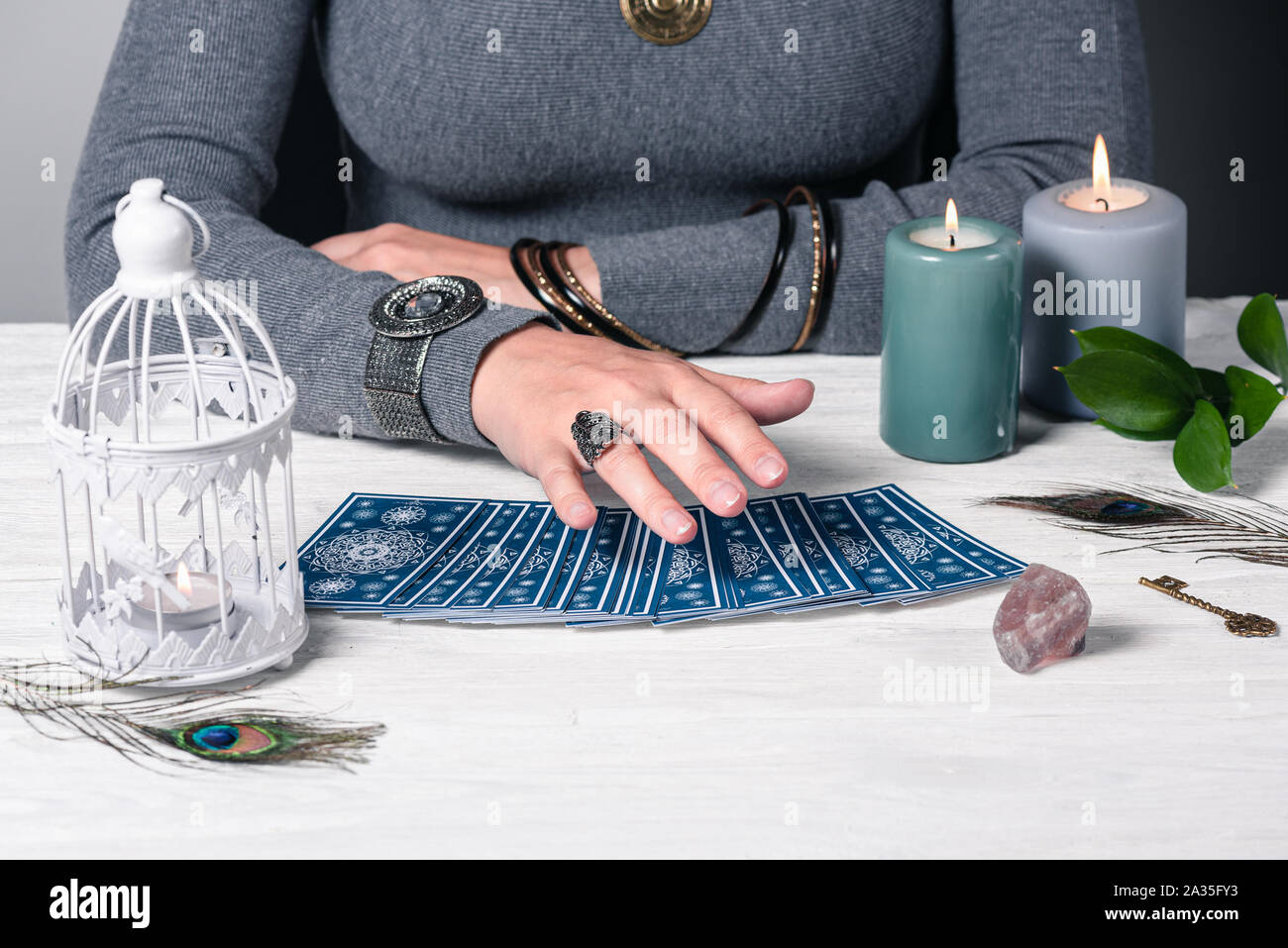 Fortune teller reading future by tarot cards concept Stock Photo - Alamy
