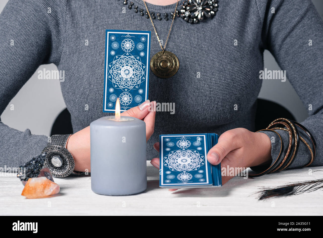 Fortune teller reading future by tarot cards concept Stock Photo - Alamy