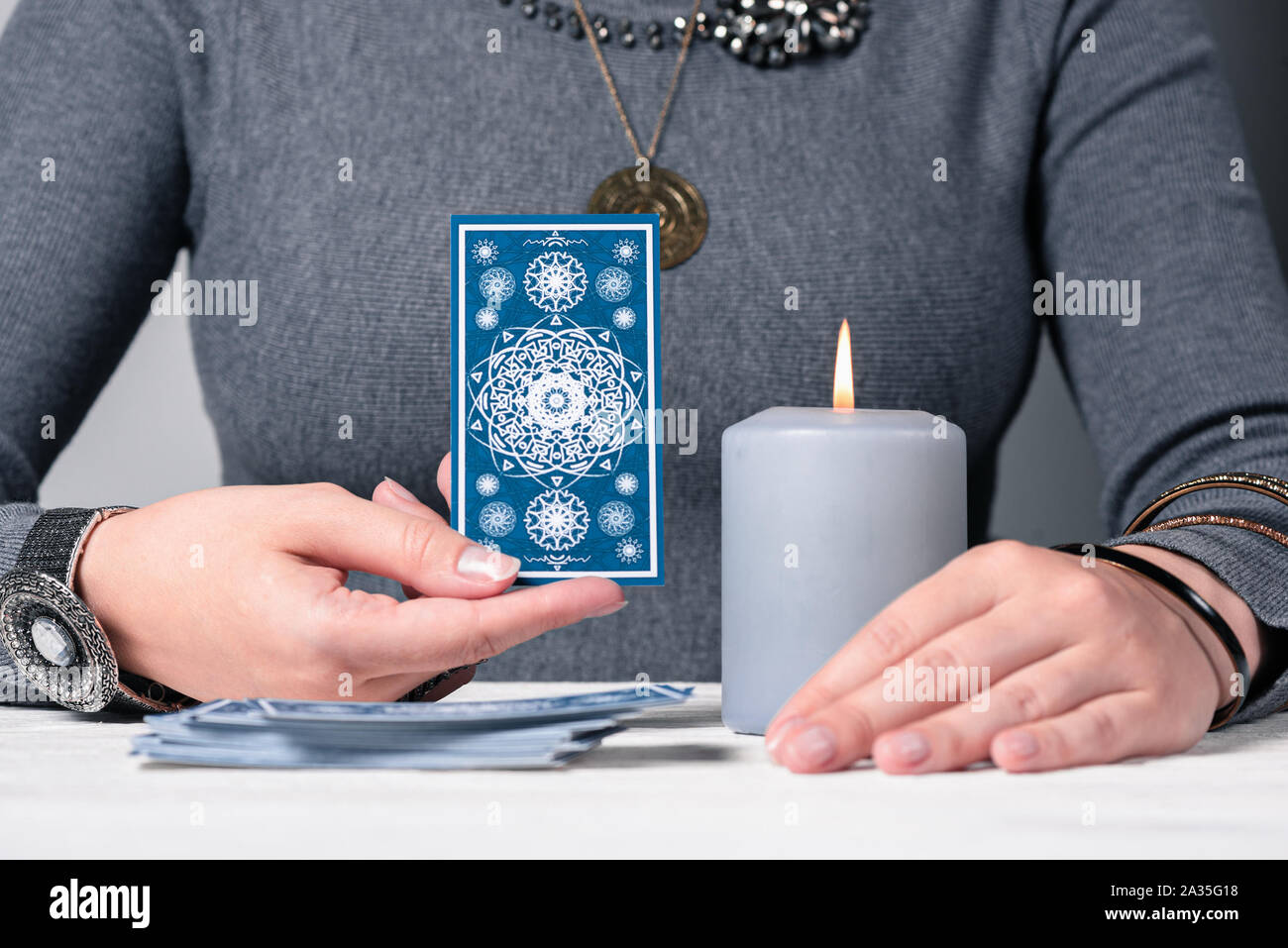 Fortune teller reading future by tarot cards concept Stock Photo - Alamy