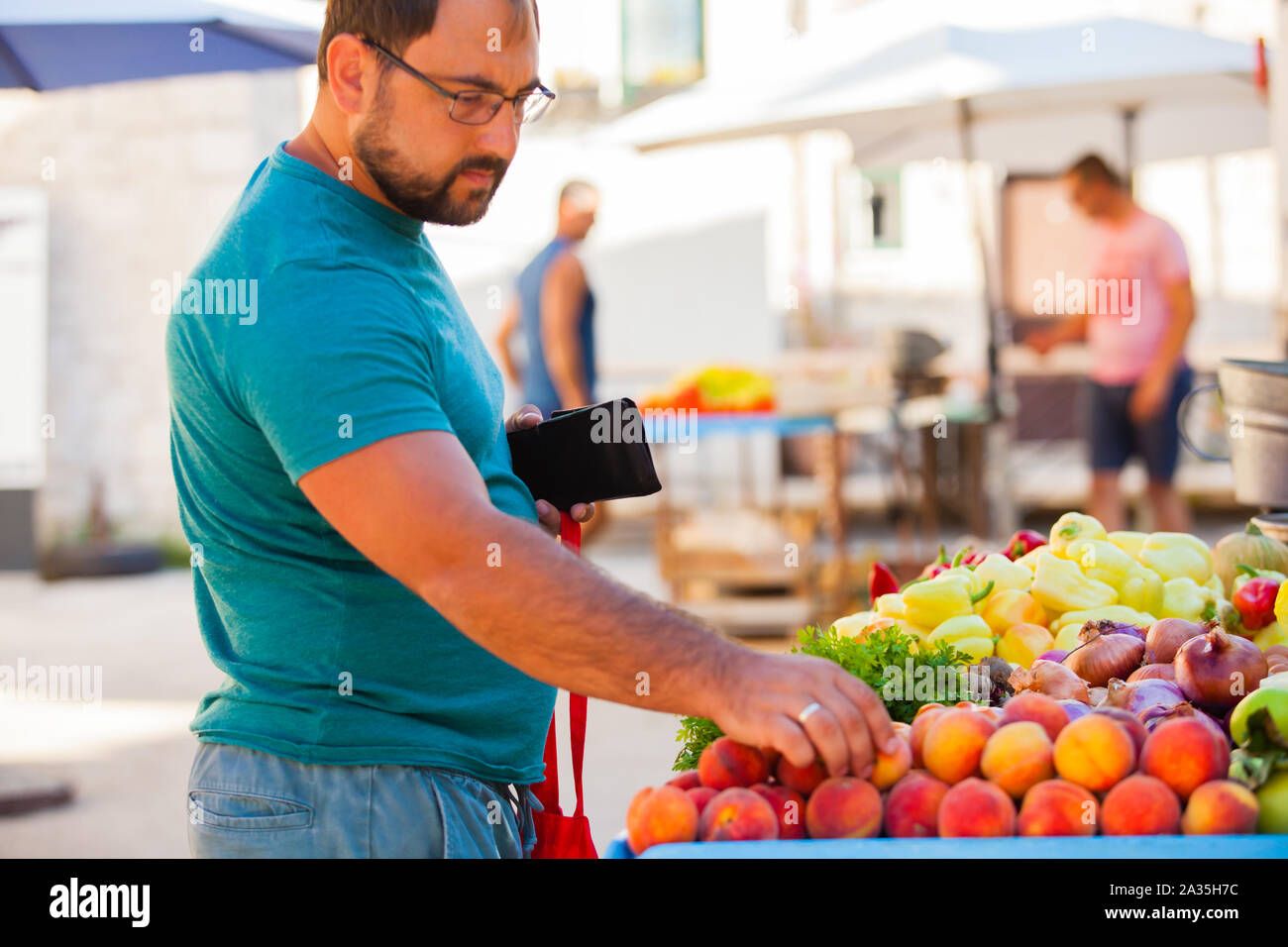 Farmers market produce box person hi-res stock photography and images ...