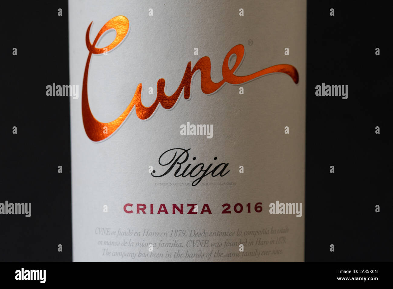 Cune Crianza rioja wine bottle and label Stock Photo - Alamy