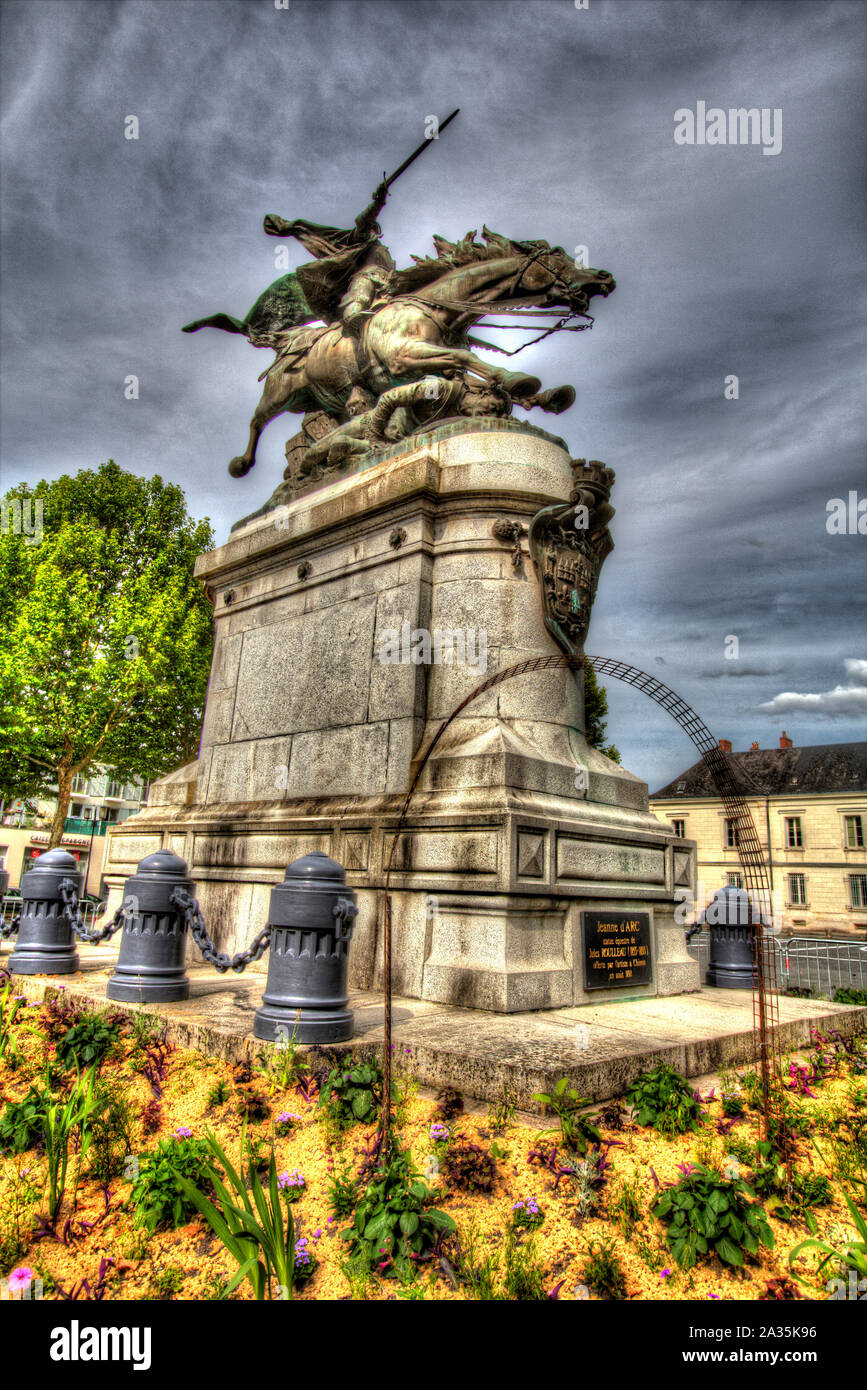 Joan of arc statue chinon hi-res stock photography and images - Alamy