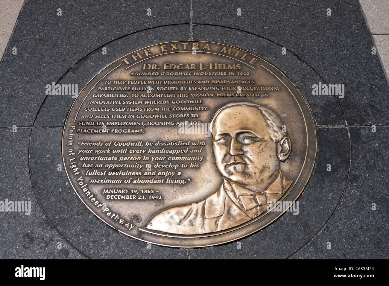 Bronze Medallion on the sidewalk, The Extra Mile Points of Light ...