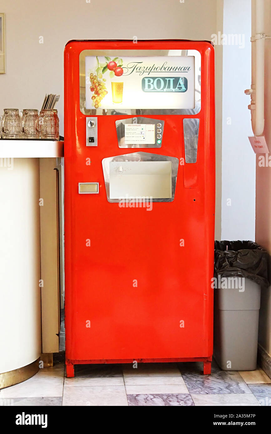Antique vending machines hi-res stock photography and images - Alamy