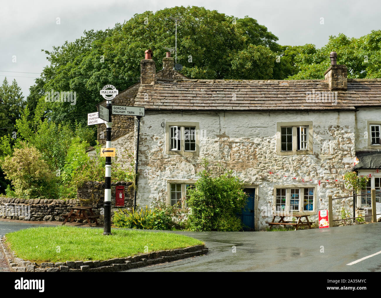 Malham village hi-res stock photography and images - Alamy