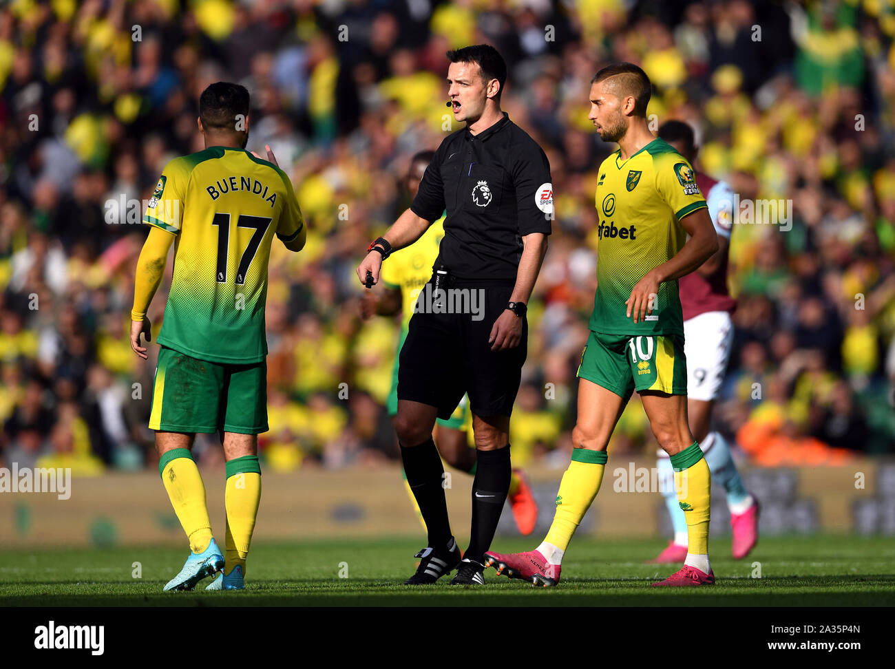 Andrew madley premier league hi-res stock photography and images - Alamy