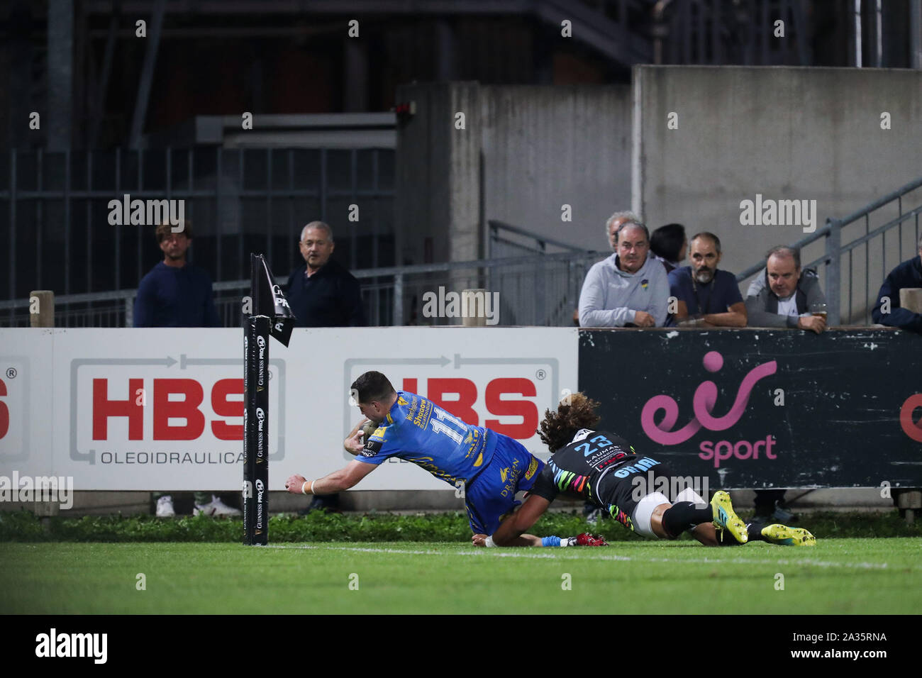 Lala of dragons adam warren segna per i suoi hi-res stock photography ...