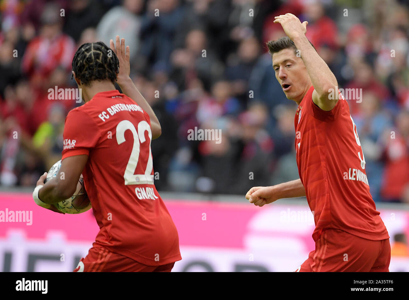 Robert lewandowski fc bayern muenchen hi-res stock photography and ...