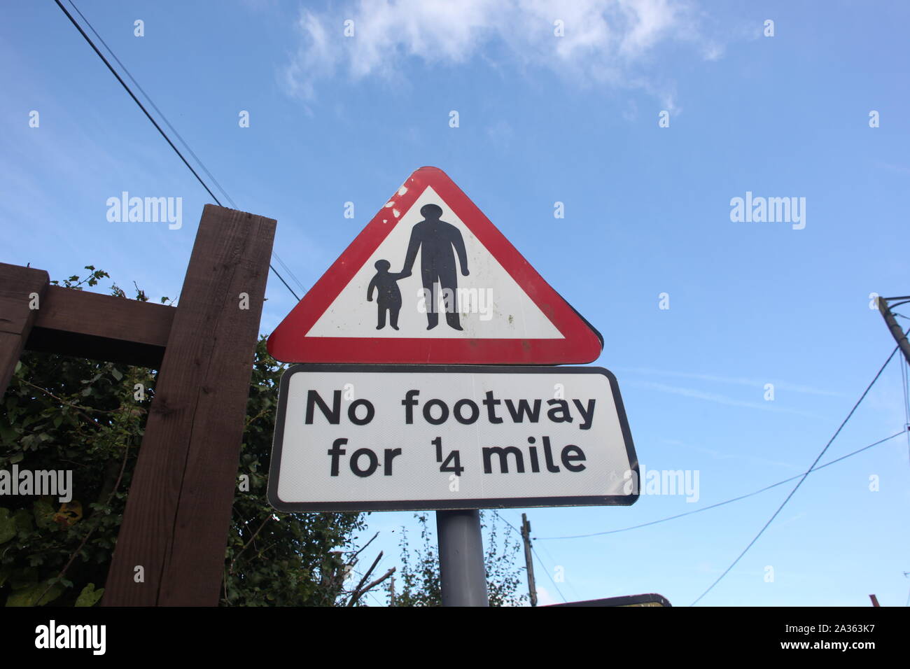 Footway sign hi-res stock photography and images - Alamy