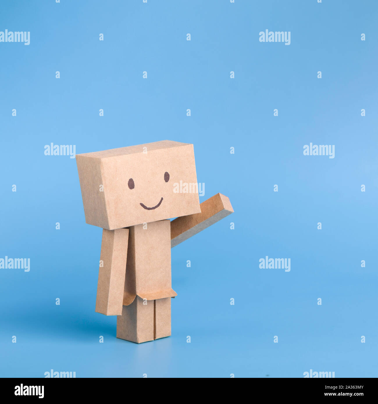 Cardboard robot hi-res stock photography and images - Alamy