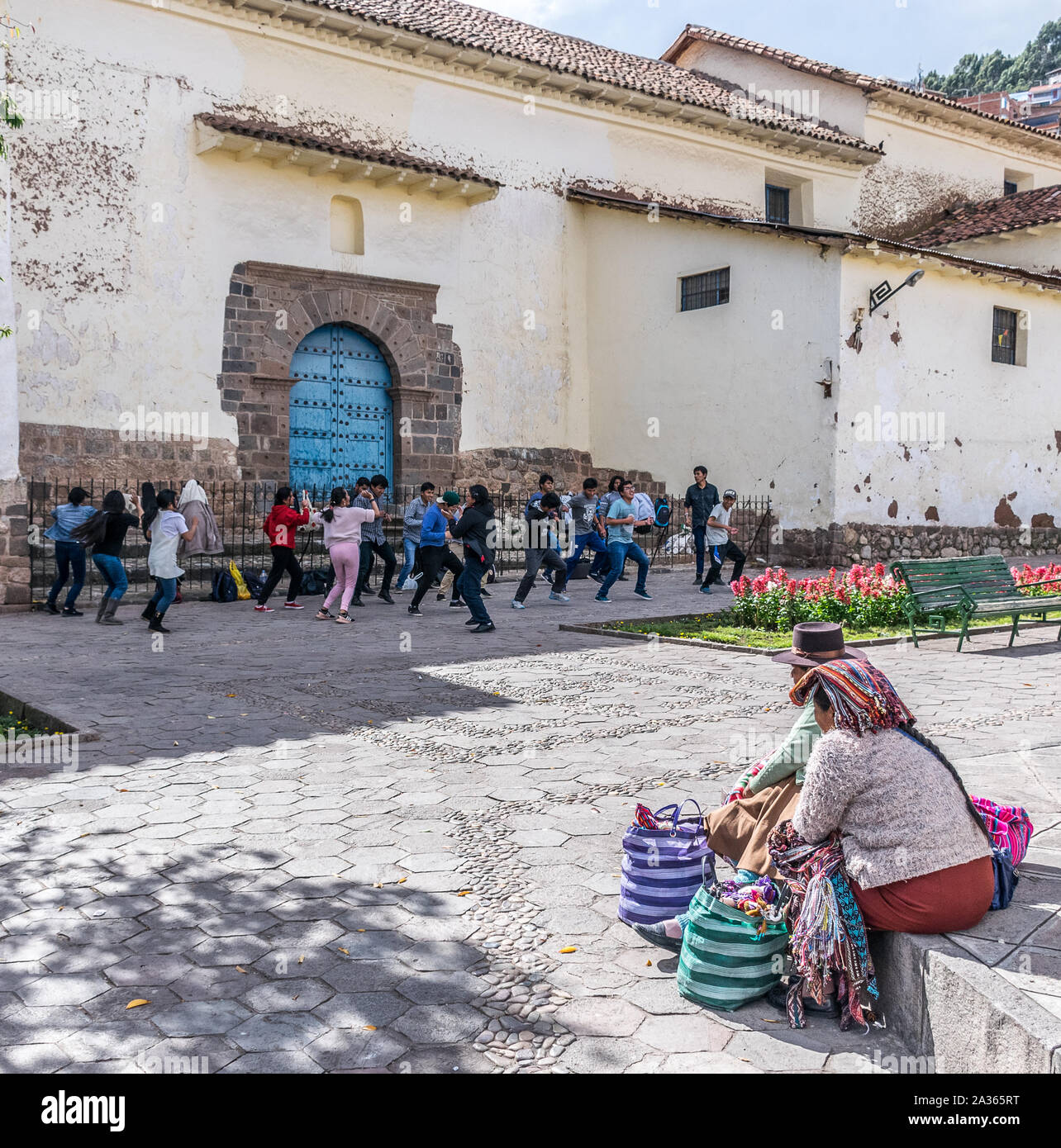 Cusco dance hi-res stock photography and images - Alamy