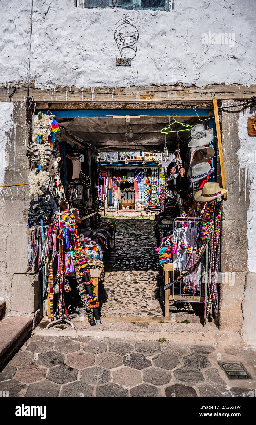 Artisan shops in San Blas neighborhood in Cusco, Peru Stock Photo - Alamy