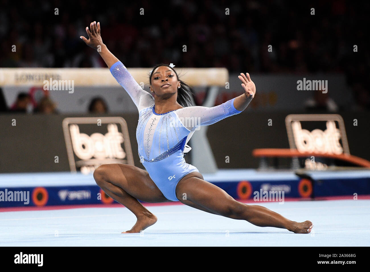 Stuttgart, Germany. 5th Oct, 2019. SIMONE BILES performs her floor ...