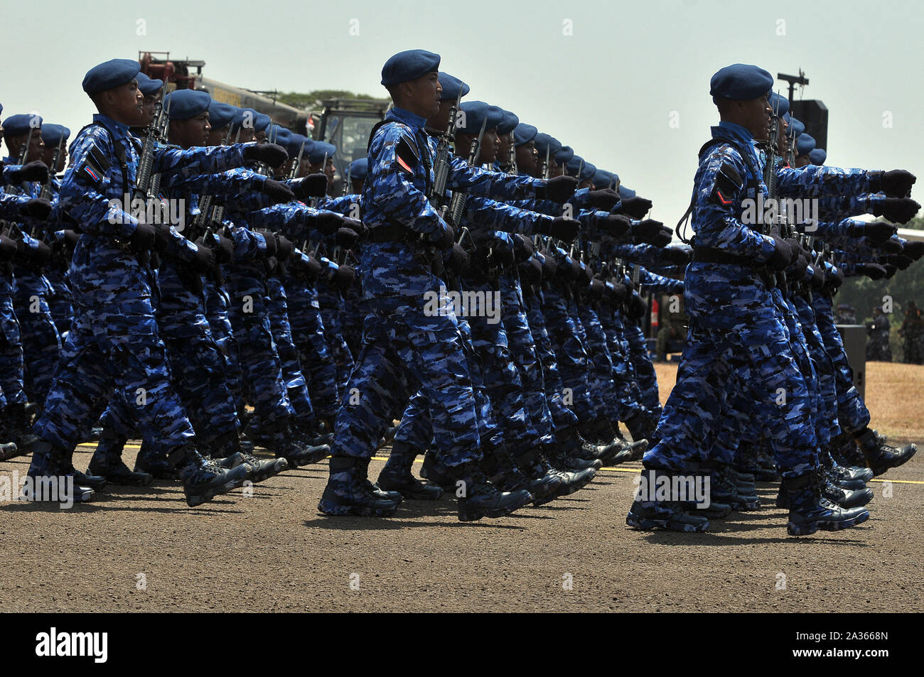 Indonesian army hi-res stock photography and images - Alamy