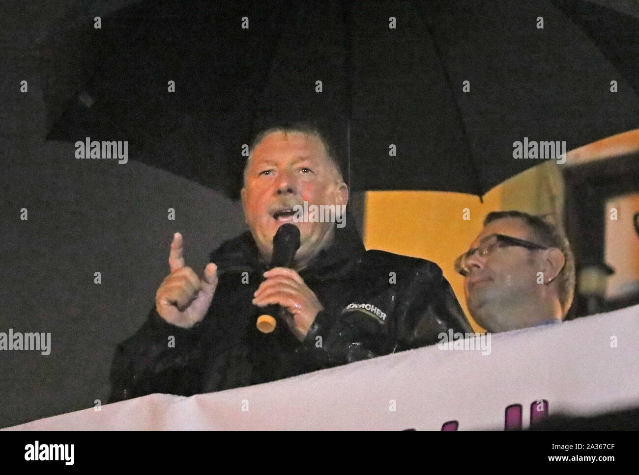 Sammy wilson mp speaking hi-res stock photography and images - Alamy