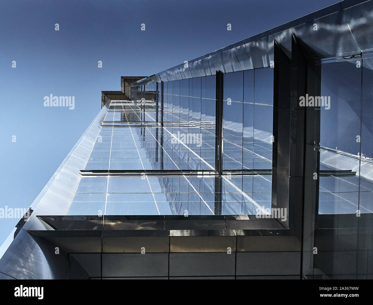 Modern structures of steel and glass hi-res stock photography and ...