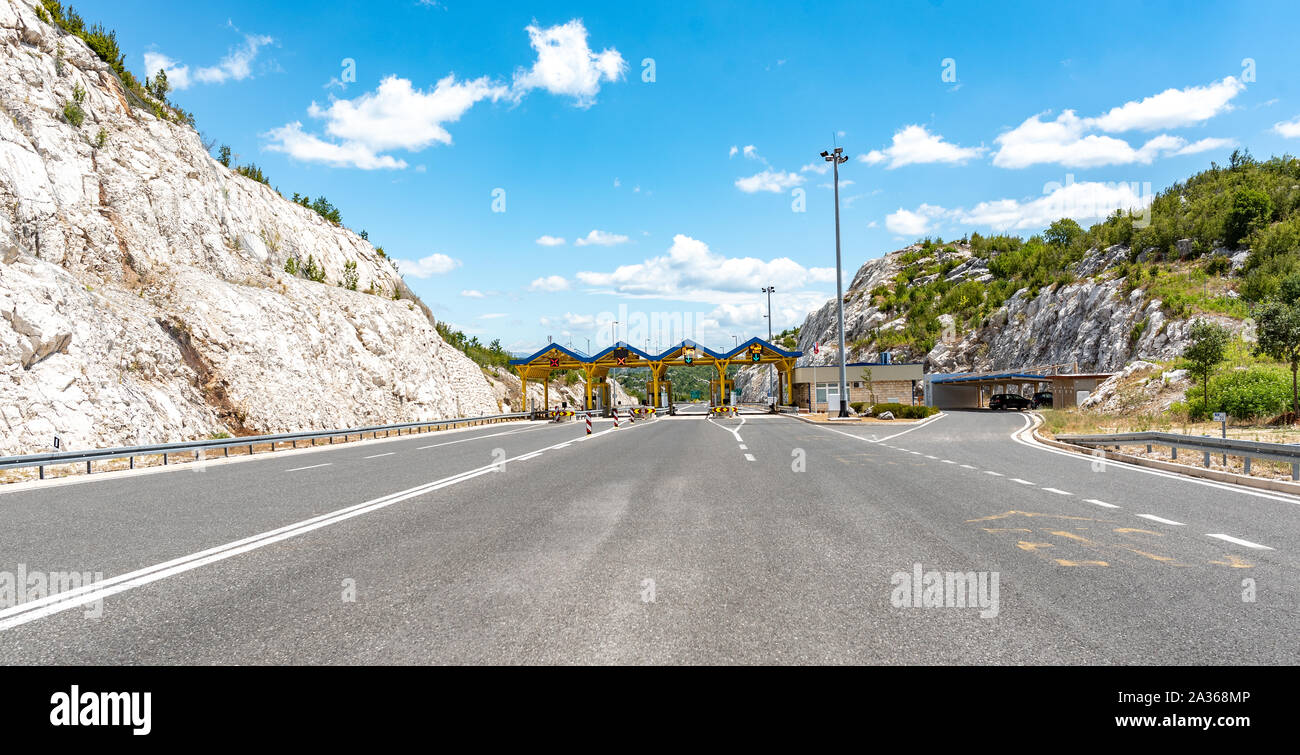 Point payment on highway hi-res stock photography and images - Alamy