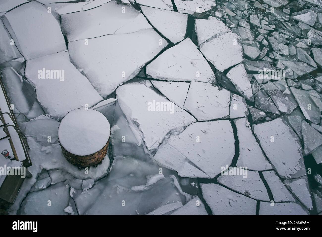 Ice at river hi-res stock photography and images - Alamy