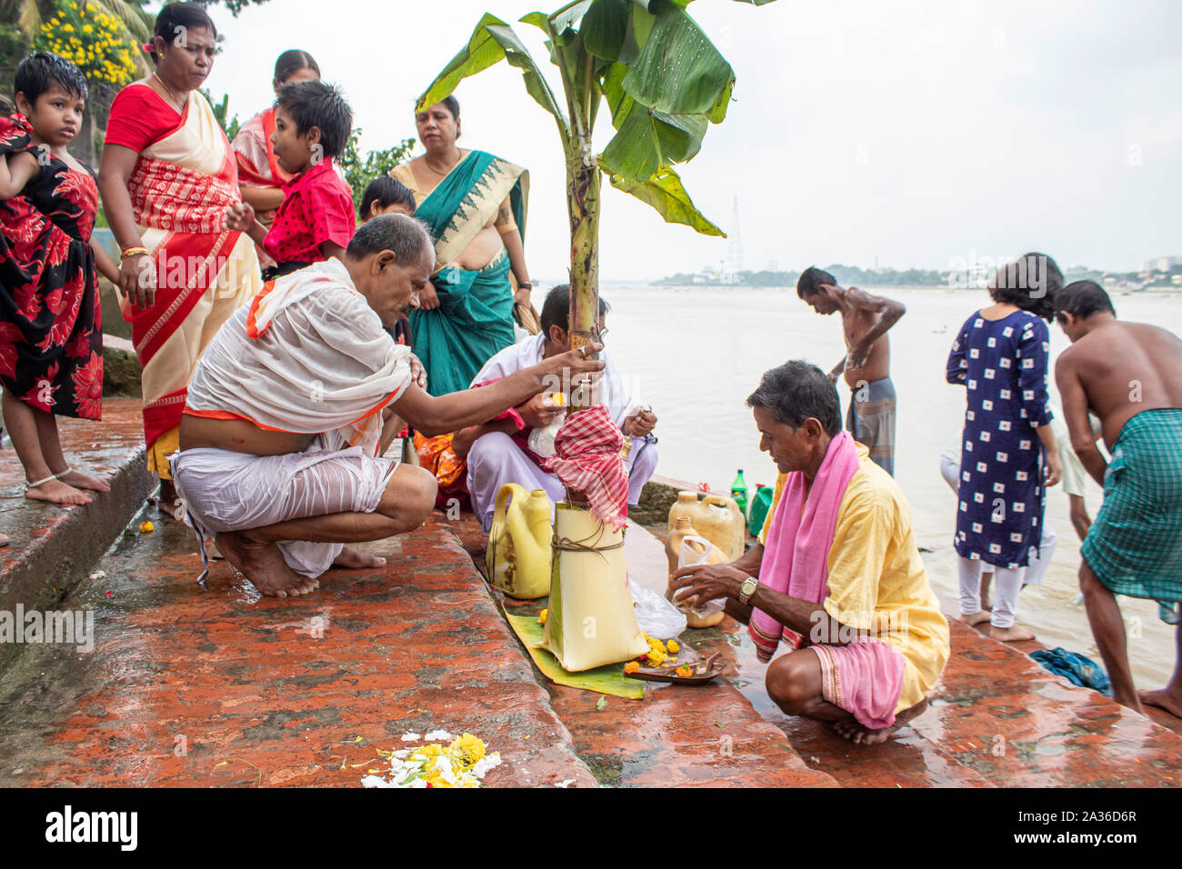 Kolkata, India. 05th Oct, 2019. Priest performing rituals with a Banana ...