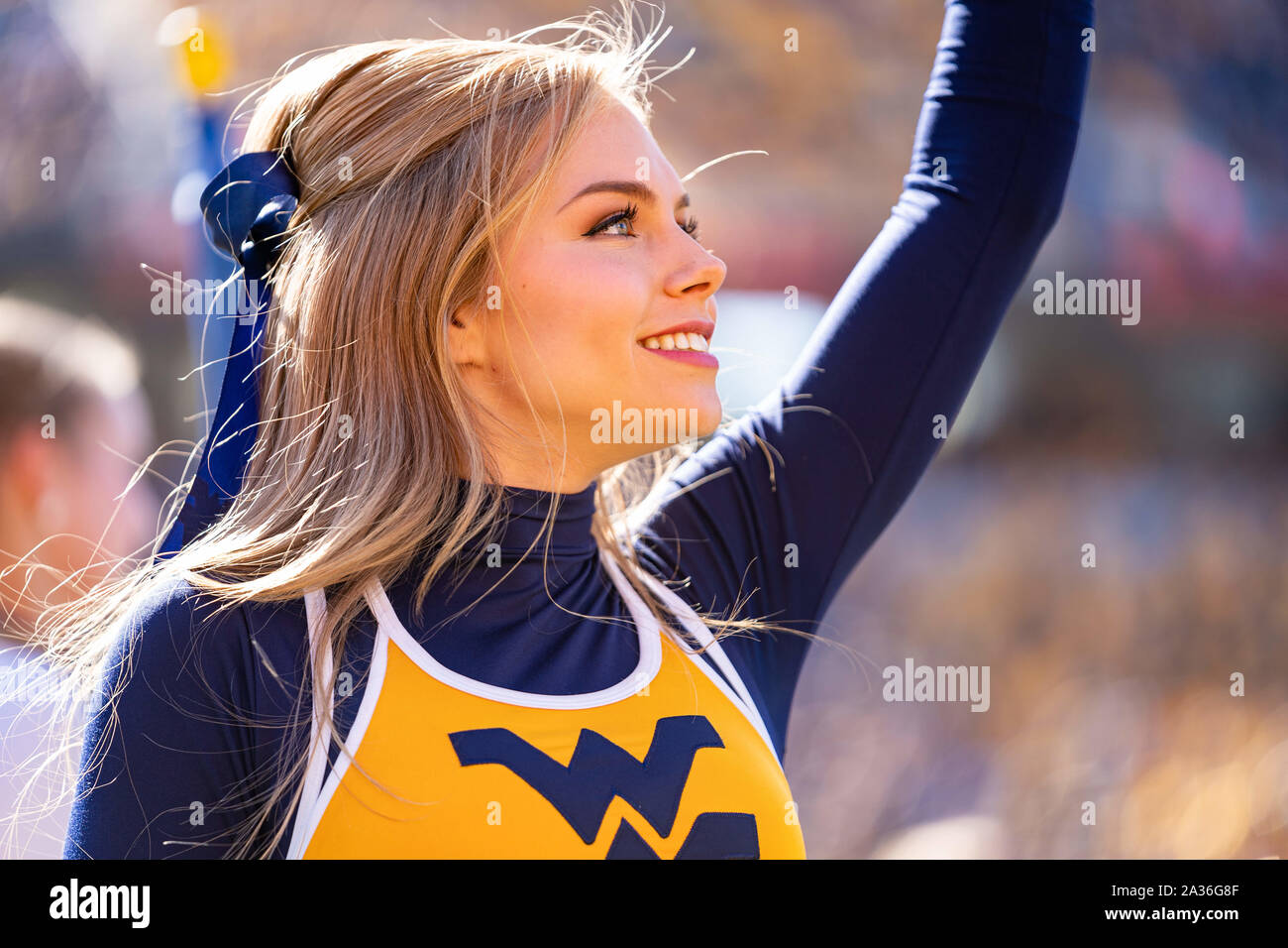 Wvu mountaineers cheerleader hi-res stock photography and images - Alamy