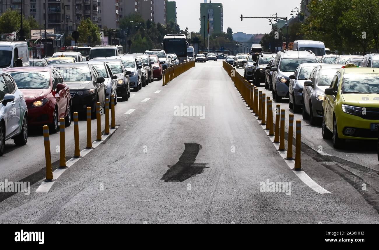 Bus lane only road sign hi-res stock photography and images - Alamy