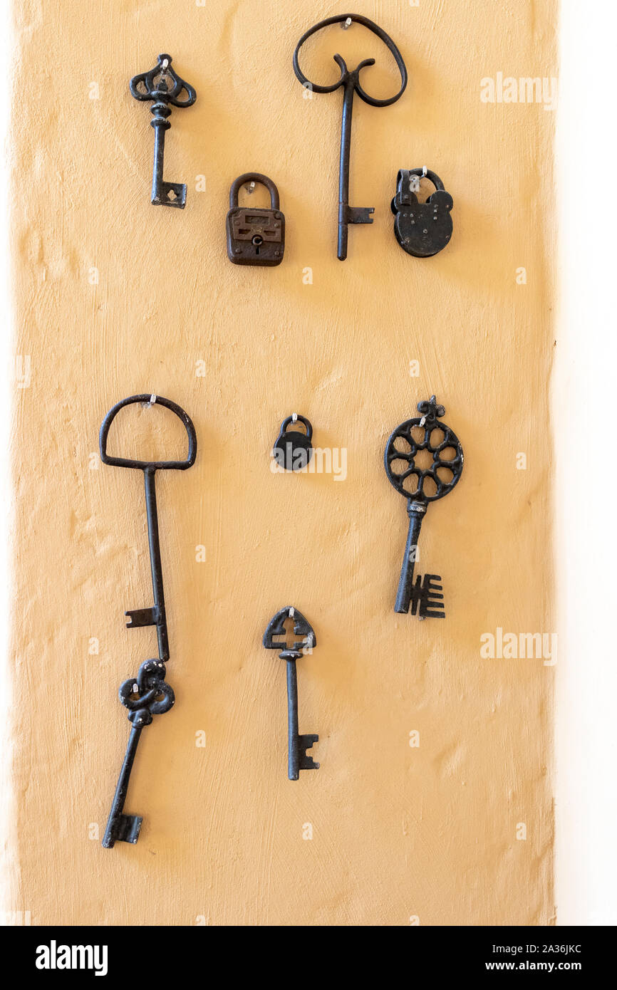Old decorative keys hi-res stock photography and images - Alamy