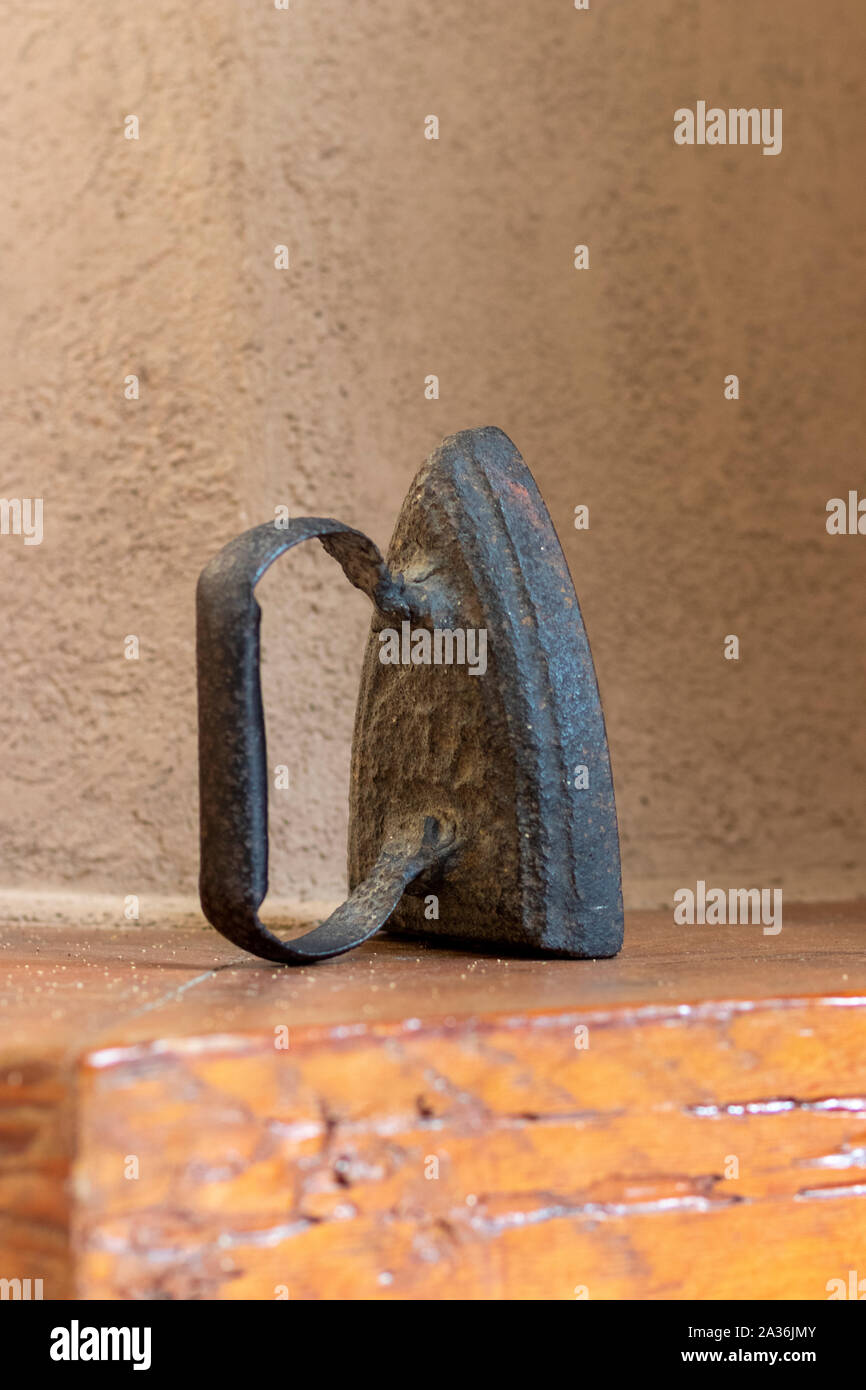 Old iron, used with fire to iron Stock Photo - Alamy