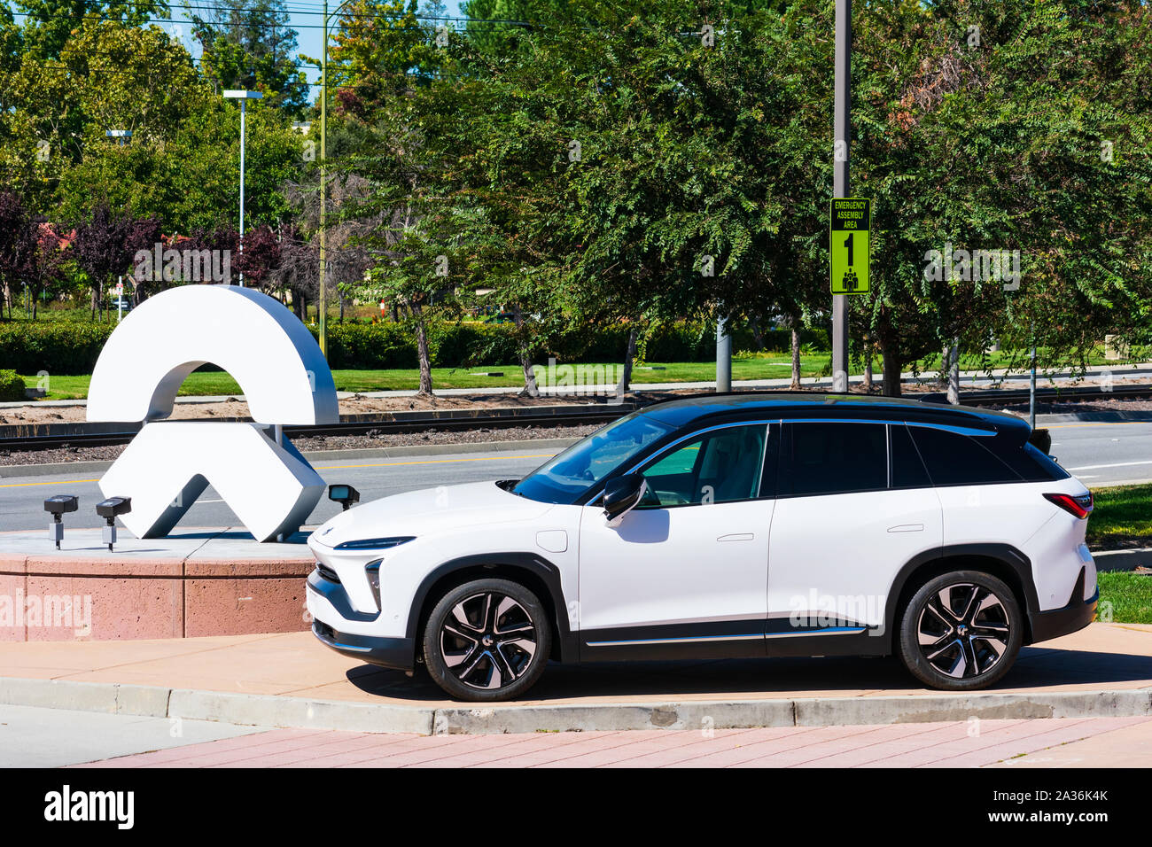 NIO ES6 electric SUV semi-autonomous car on display near Chinese ...