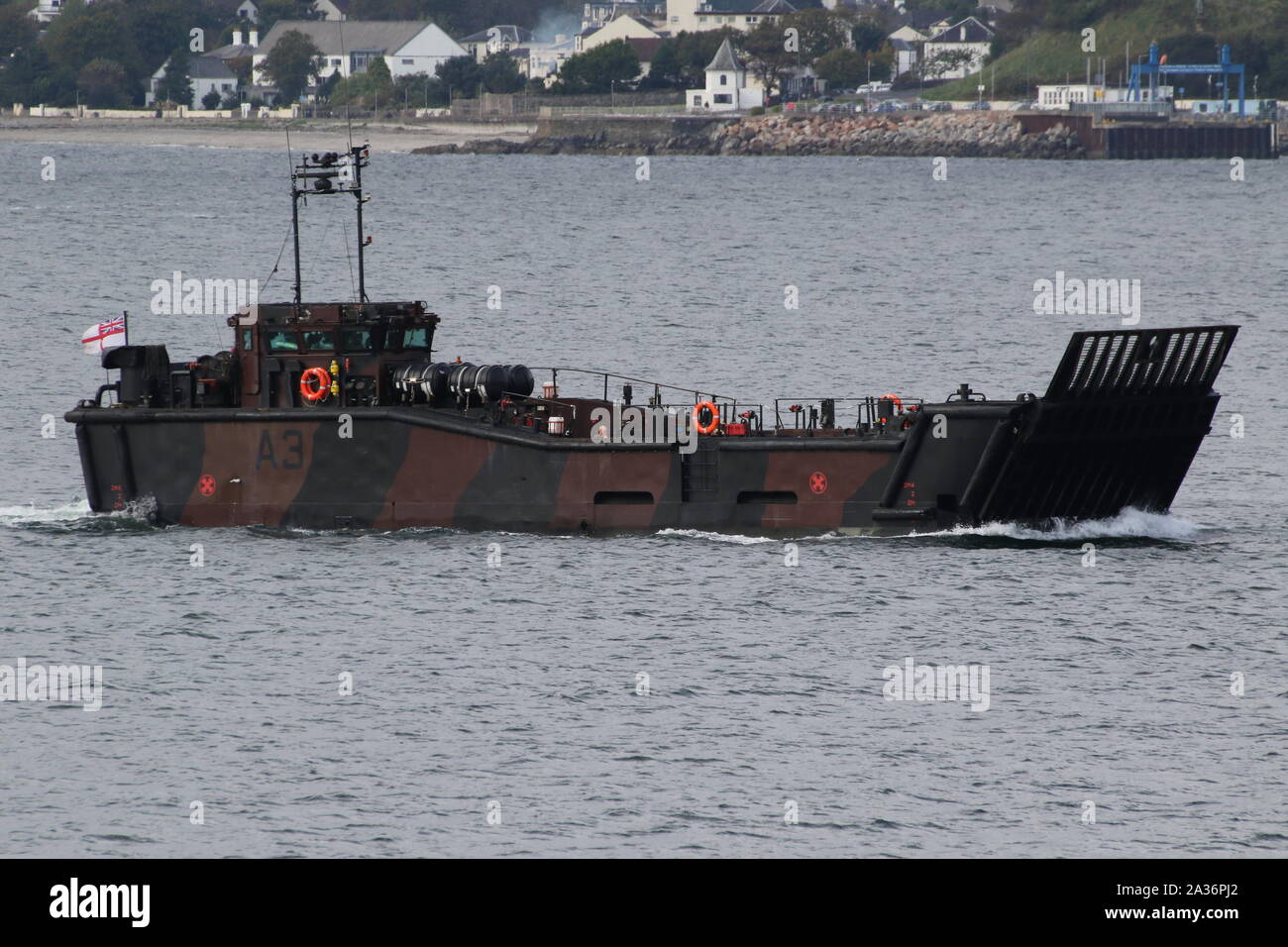L1009 (A3), a LCU Mk.10 deployed from HMS Albion, passing Gourock on ...