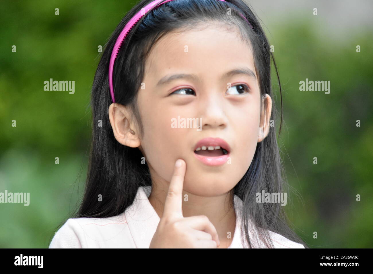 A Youthful Filipina Girl With Toothache Stock Photo - Alamy
