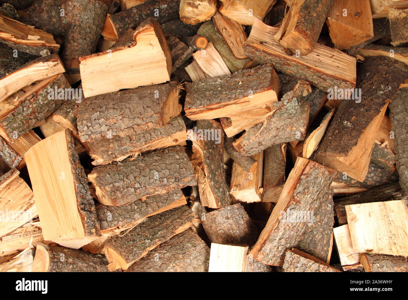 split dry firewood Stock Photo - Alamy