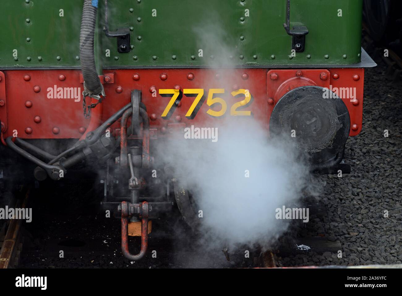 The buffer and coupling of steam locomotive GWR pannier tank 7752 ...
