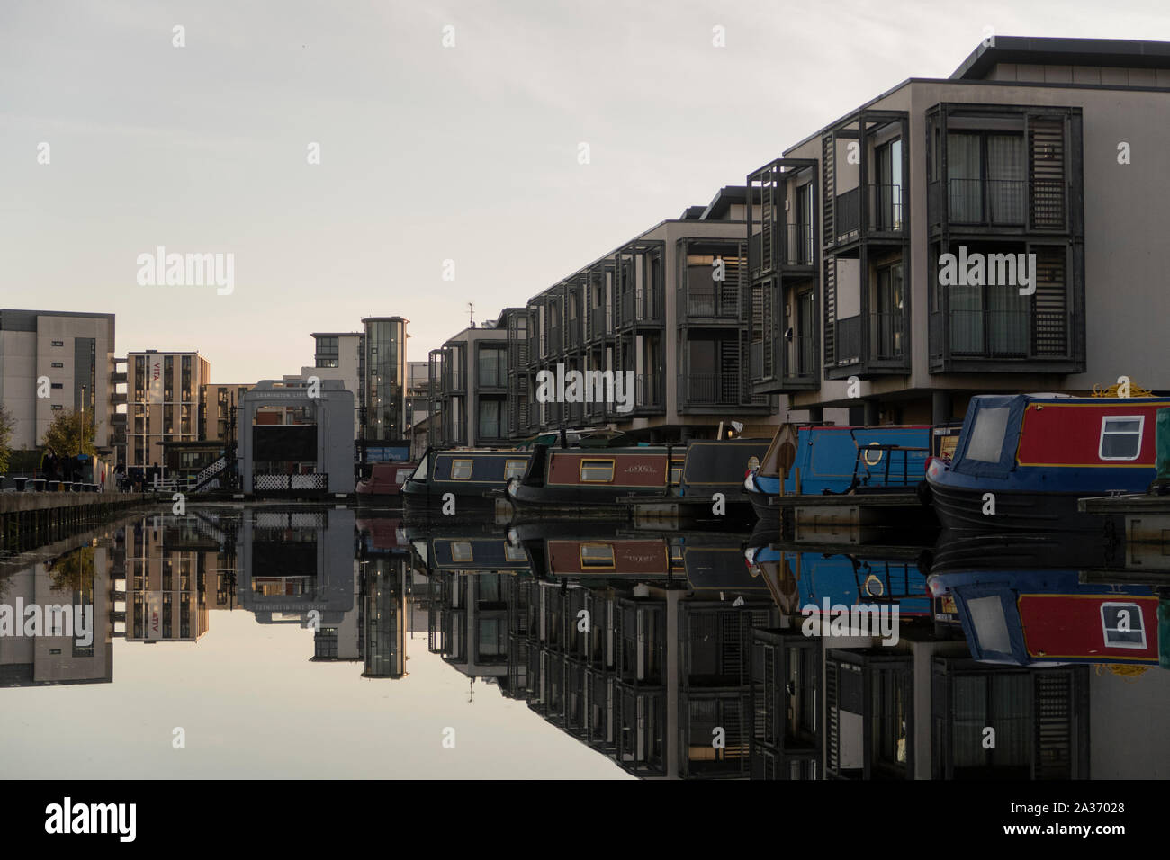 The Union Canal in Edinburgh quay displaying houseboats and flats ...