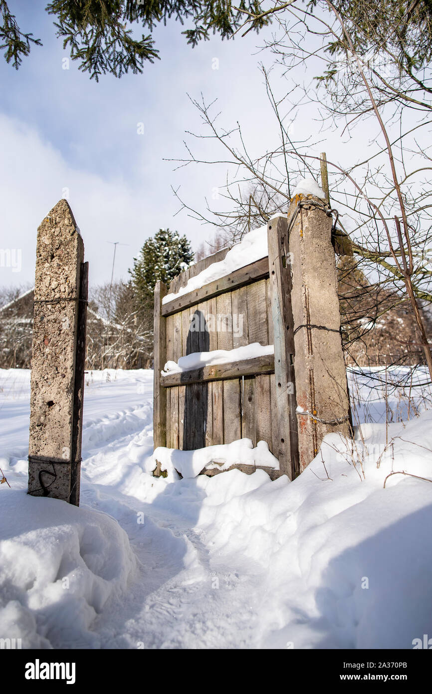Frost pillars hi-res stock photography and images - Alamy