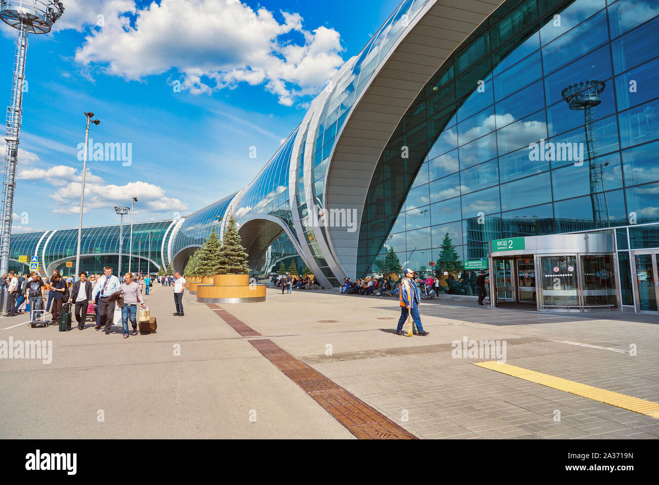The domodedovo international airport hi-res stock photography and ...