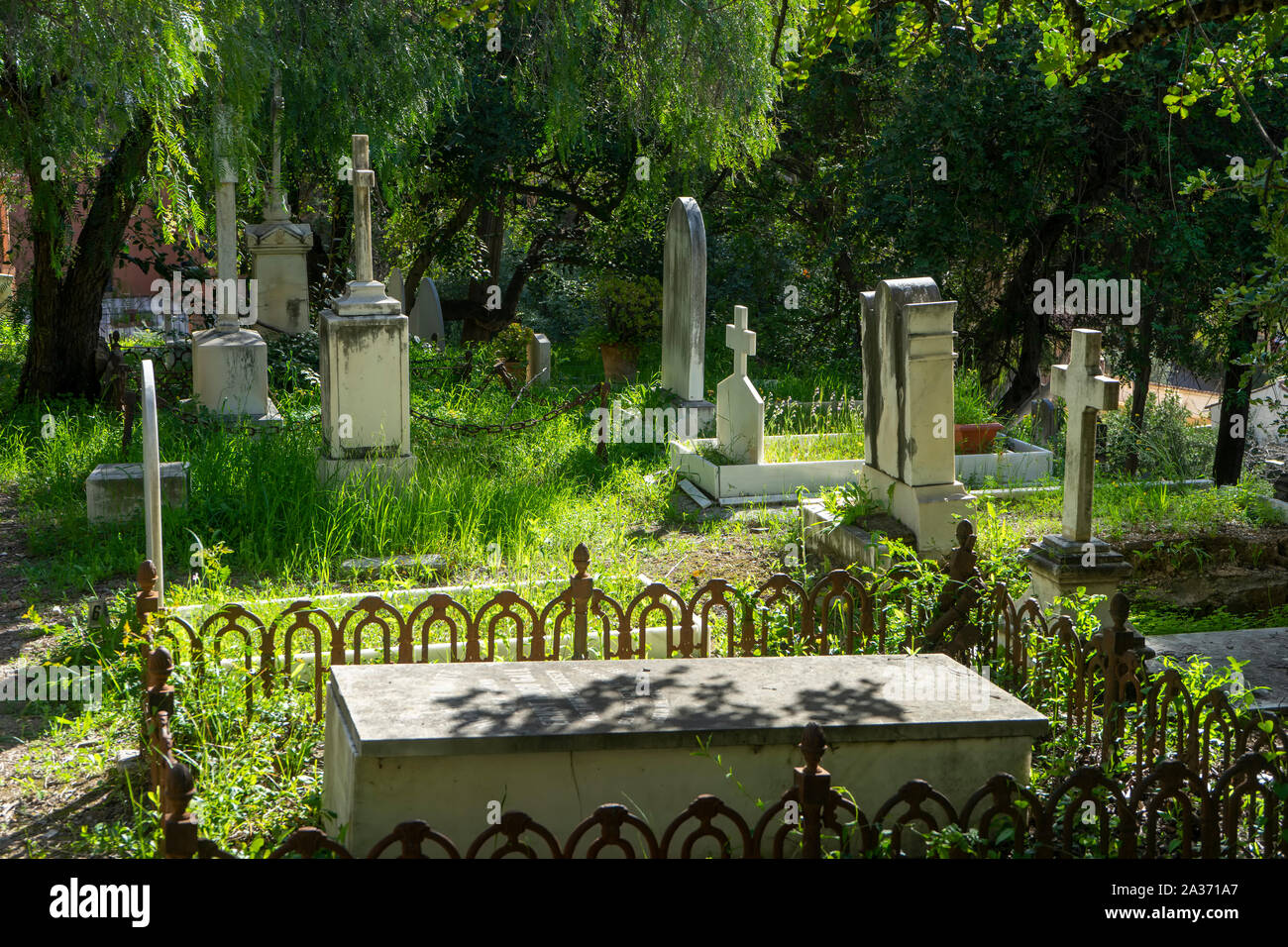 Old english cemeteries hi-res stock photography and images - Alamy