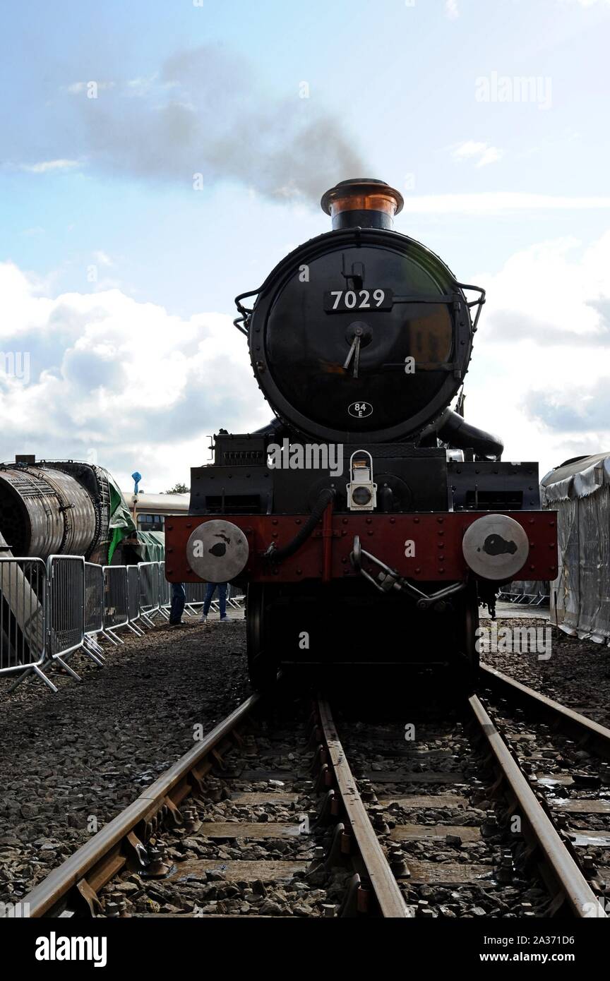 Steam locomotive 7029 Clun Castle in steam at Tyseley Railway Centre ...
