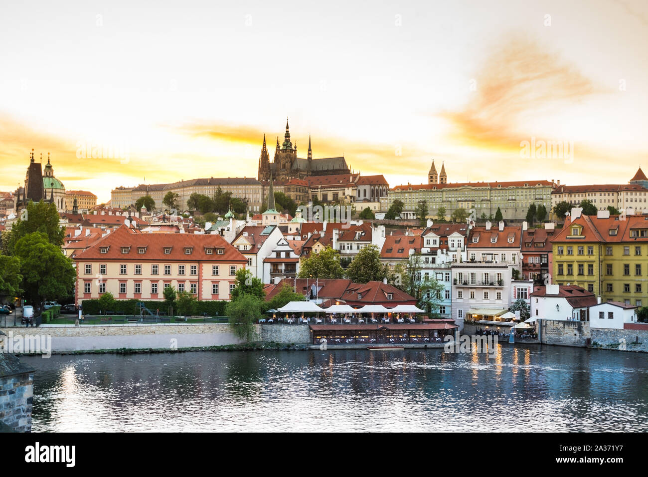 Prague castle castles hradcany medieval hi-res stock photography and ...