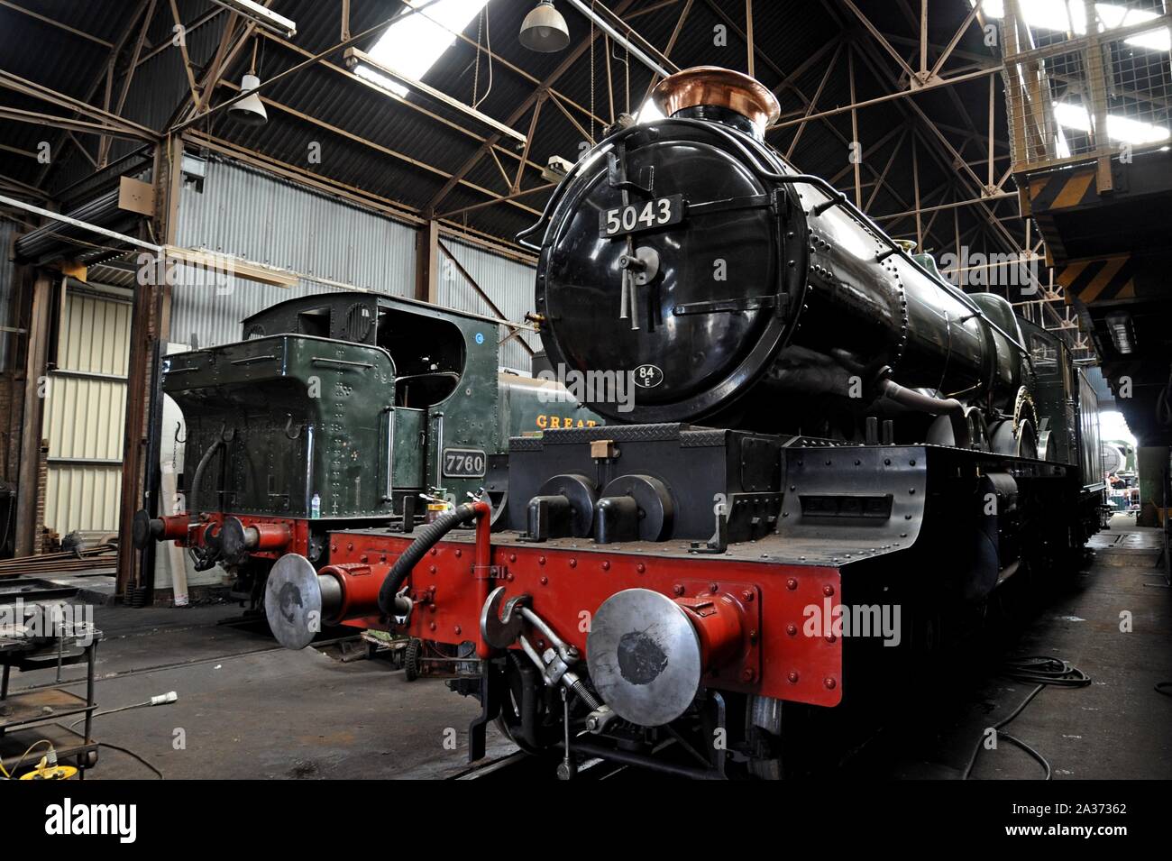 GWR Castle class loco 5042 Earl of Mount Edgcumbe and GWR pannier tank ...