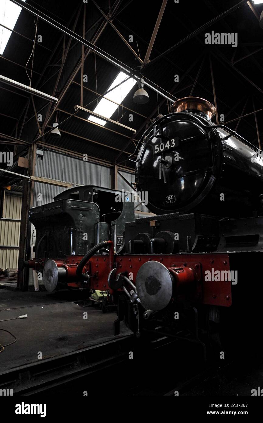 GWR Castle class loco 5042 Earl of Mount Edgcumbe and GWR pannier tank ...