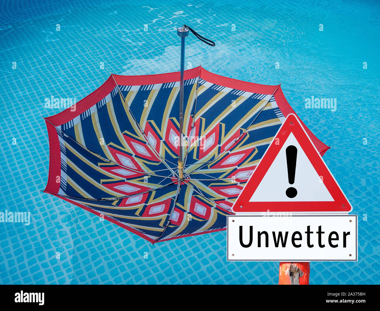 Umbrella weather sign Stock Photo - Alamy