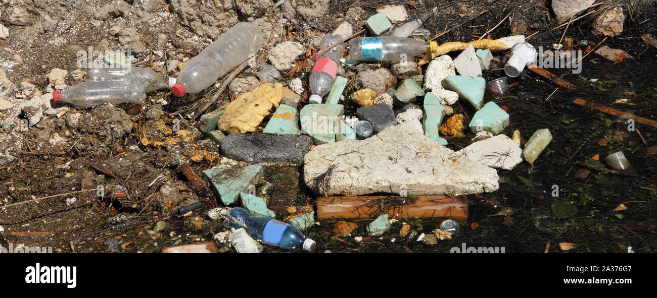 Plastic garbage washed up on the beach Stock Photo - Alamy