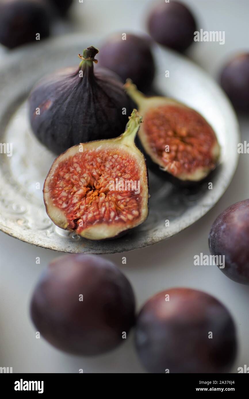 Whole and half figs hi-res stock photography and images - Alamy