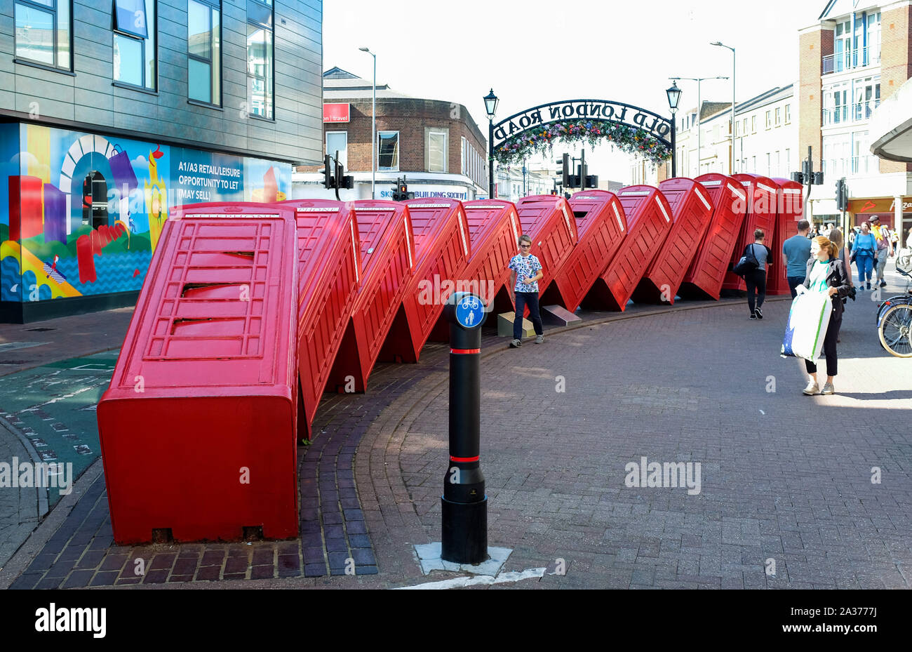 Out of order telephone box hi-res stock photography and images - Alamy