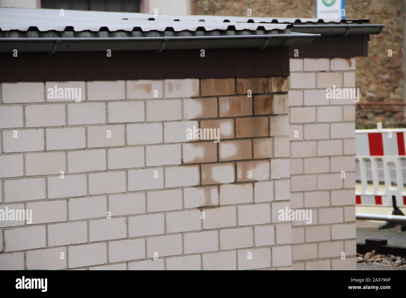 Leaking gutter hi-res stock photography and images - Alamy