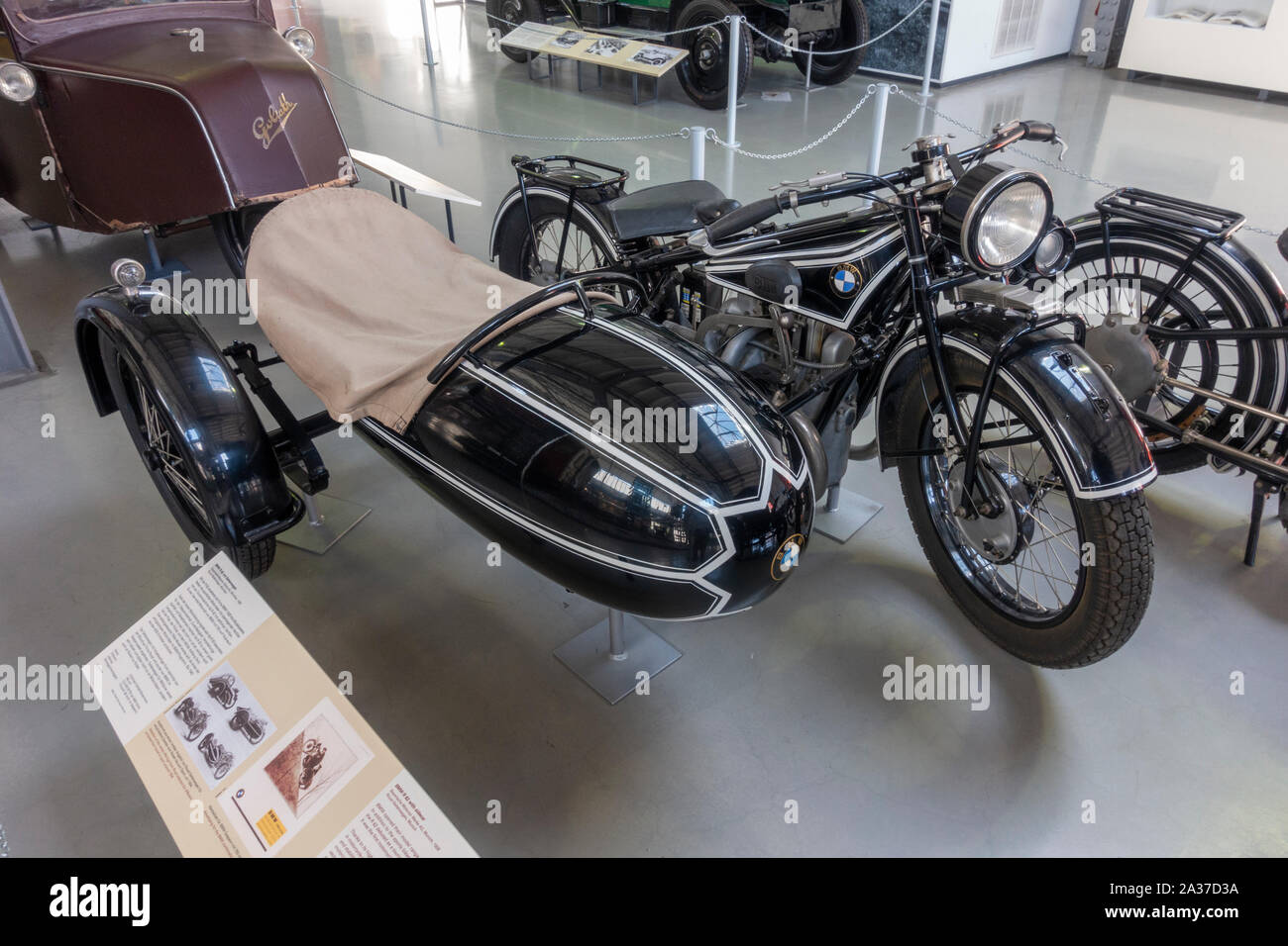 A BMW R62 with sidecar on display in the Deutsches Museum ...