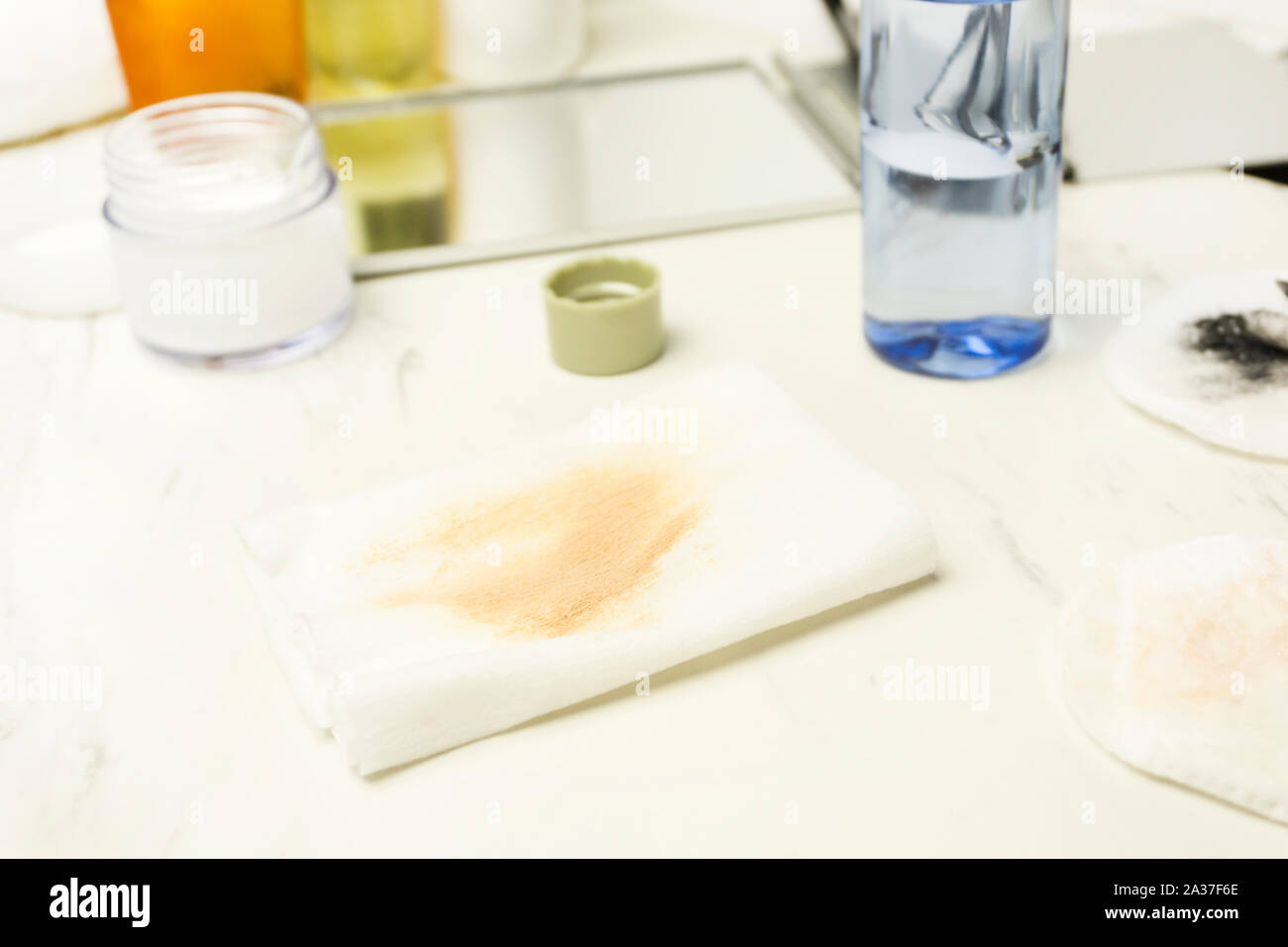 Makeup room bath hi-res stock photography and images - Alamy