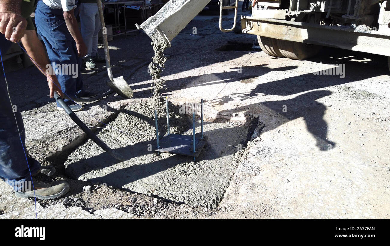 pouring cement on a construction site image Stock Photo - Alamy